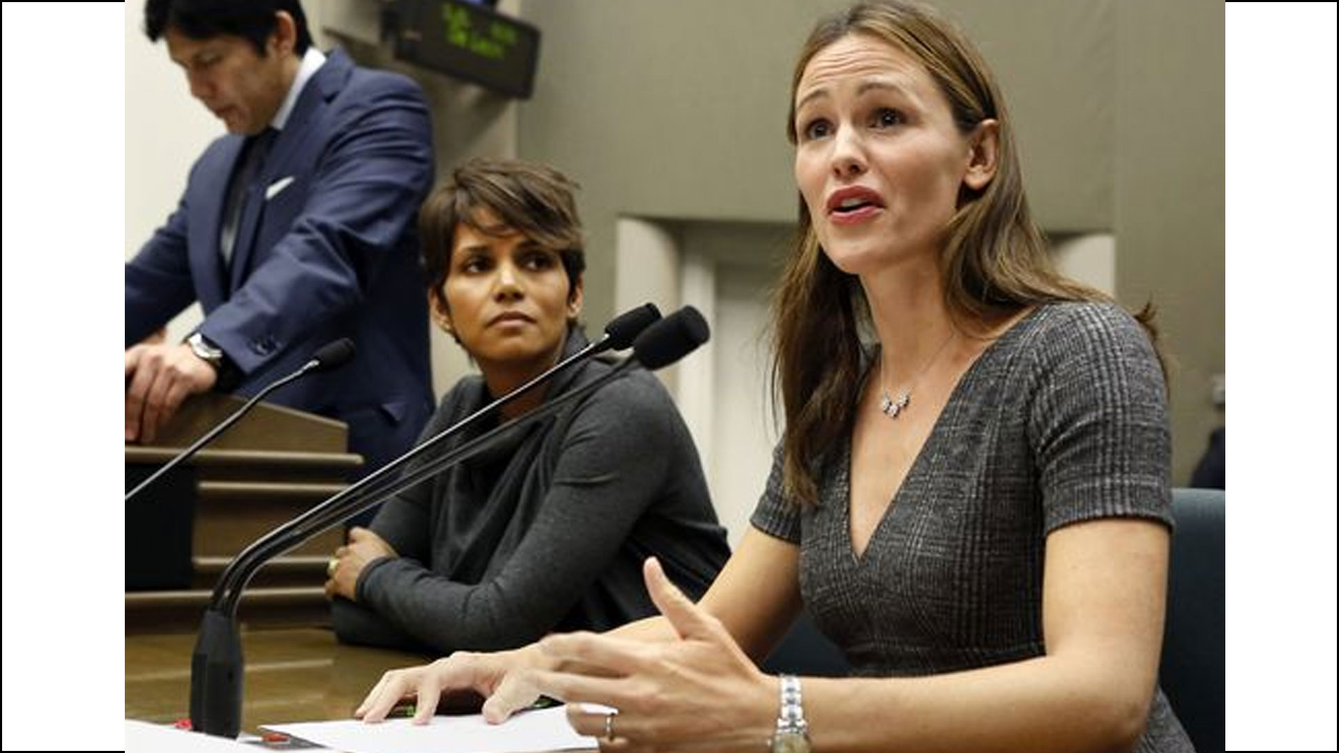 Celebs push back against the paparazzi | wtsp.com