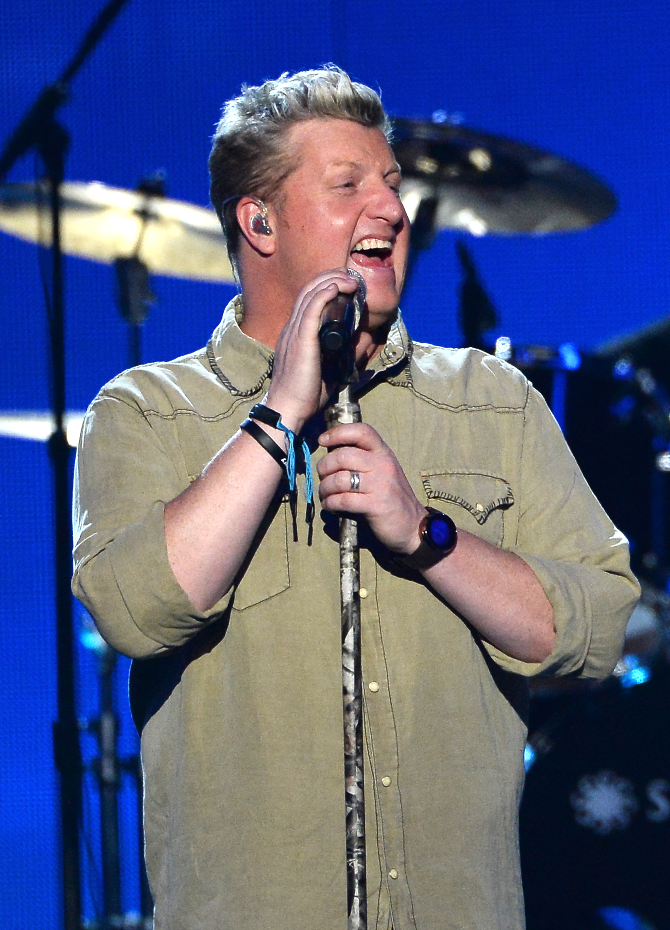 Rascal Flatts admits to lip-syncing on ACM show | wtsp.com