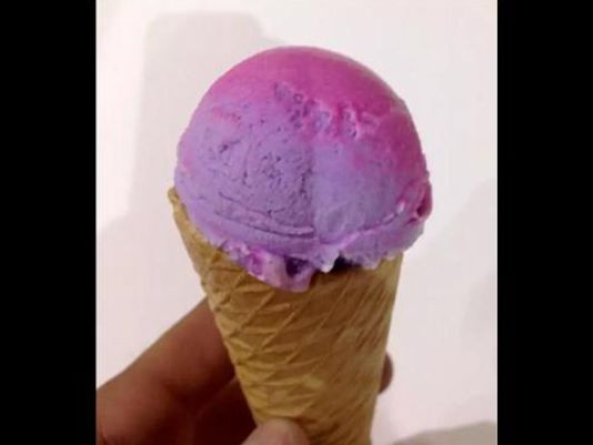 Way Cool! This ice cream changes color when you lick it | wtsp.com