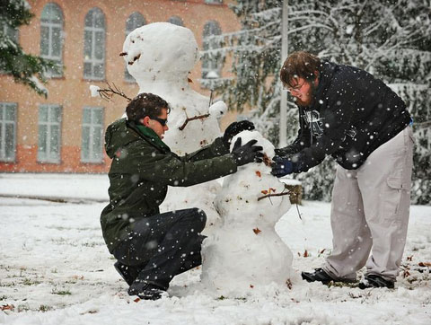 WATCH: Reporter goes head first into a giant snowman | wtsp.com