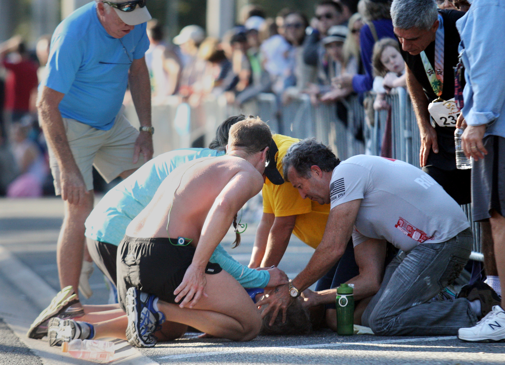 Crews save runner's life after collapse at half marathon | wtsp.com