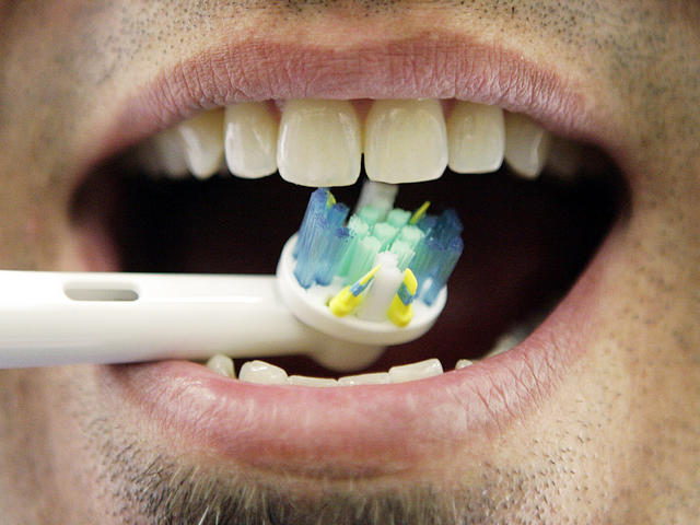 Deputies: Toothbrush thieves accused in $100,000 scheme | wtsp.com