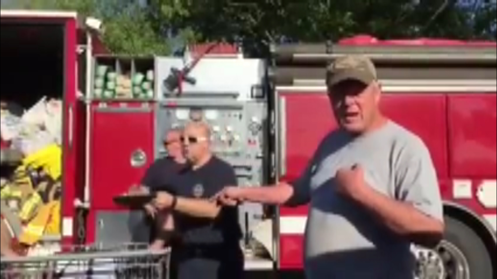 Man yells at on-duty firefighters for buying groceries | wtsp.com