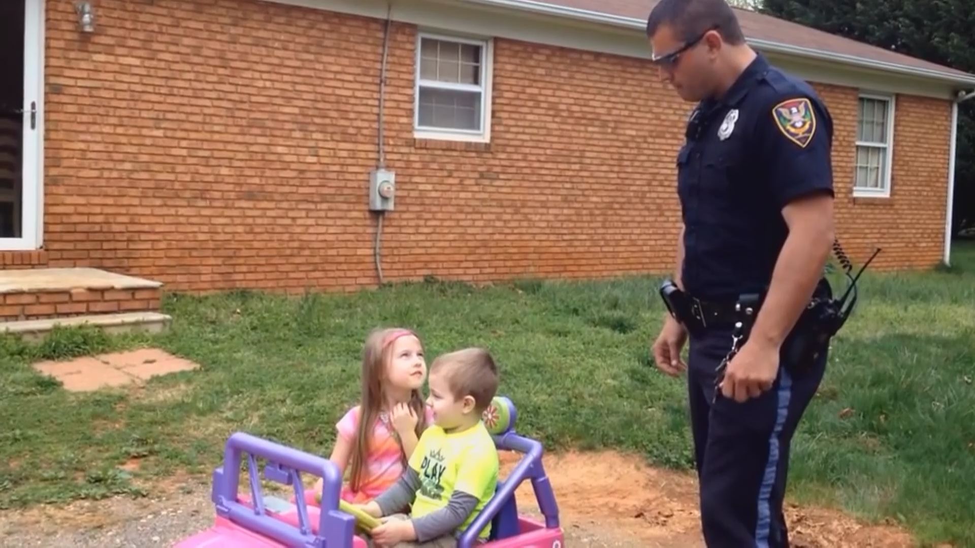 Officer's 'Too Cute' home video goes viral | wtsp.com