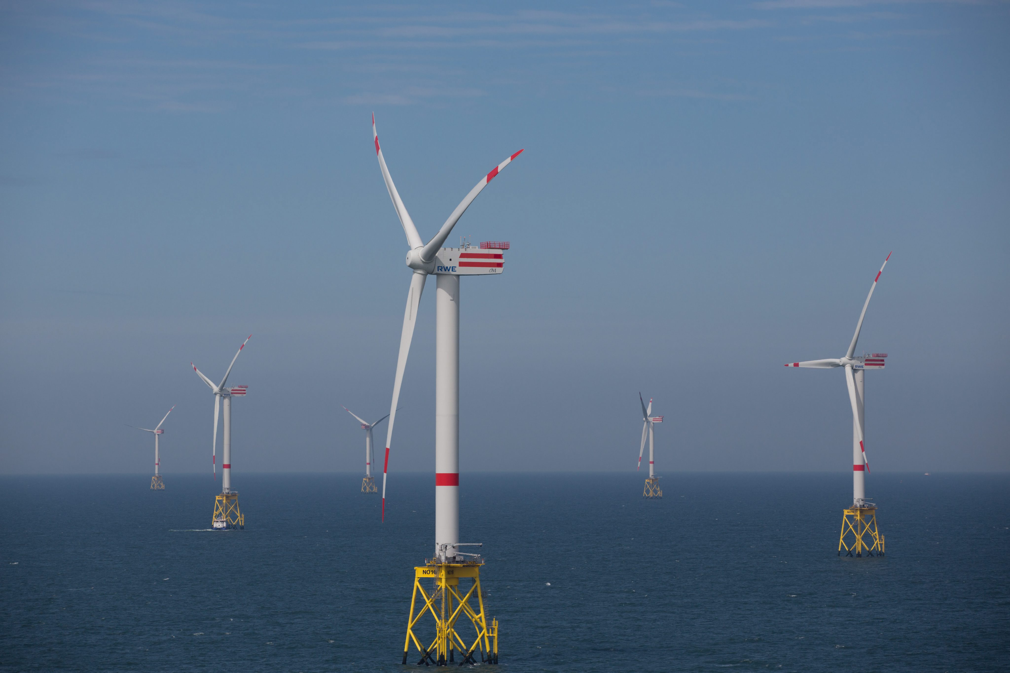 Pioneer wind farm 'breaks water' off Rhode Island coast | wtsp.com