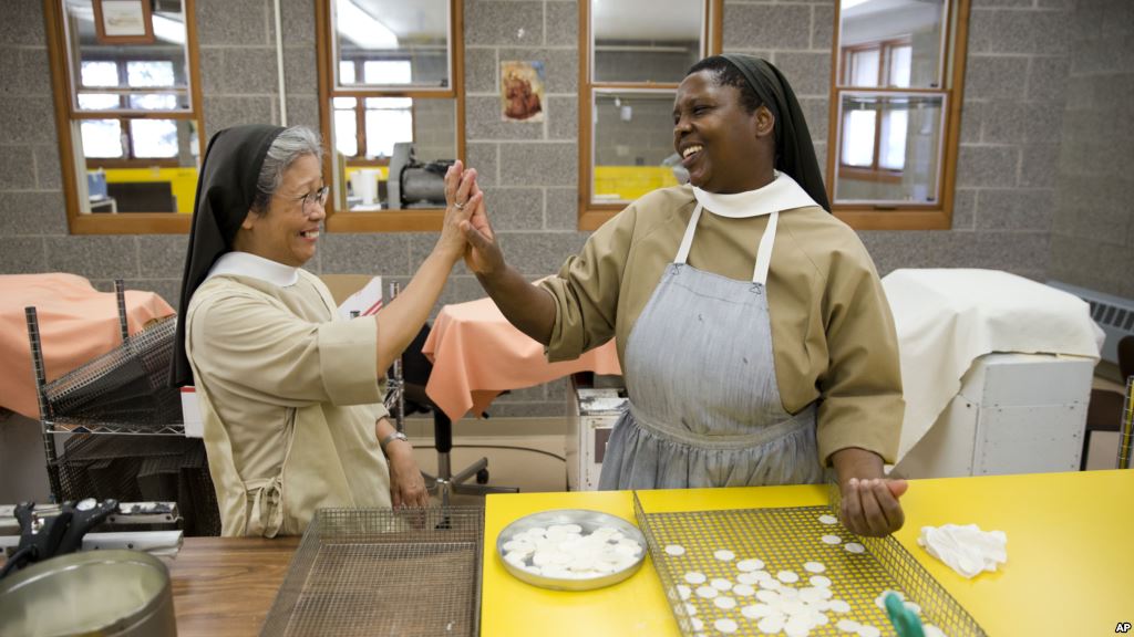 Cloistered nuns hard at work making communion wafers for pope's visit ...