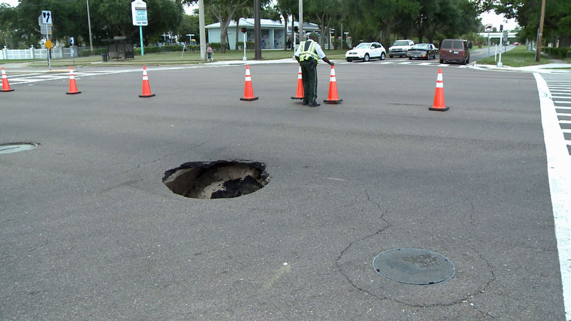 Hole in road diverts traffic in St. Pete | wtsp.com