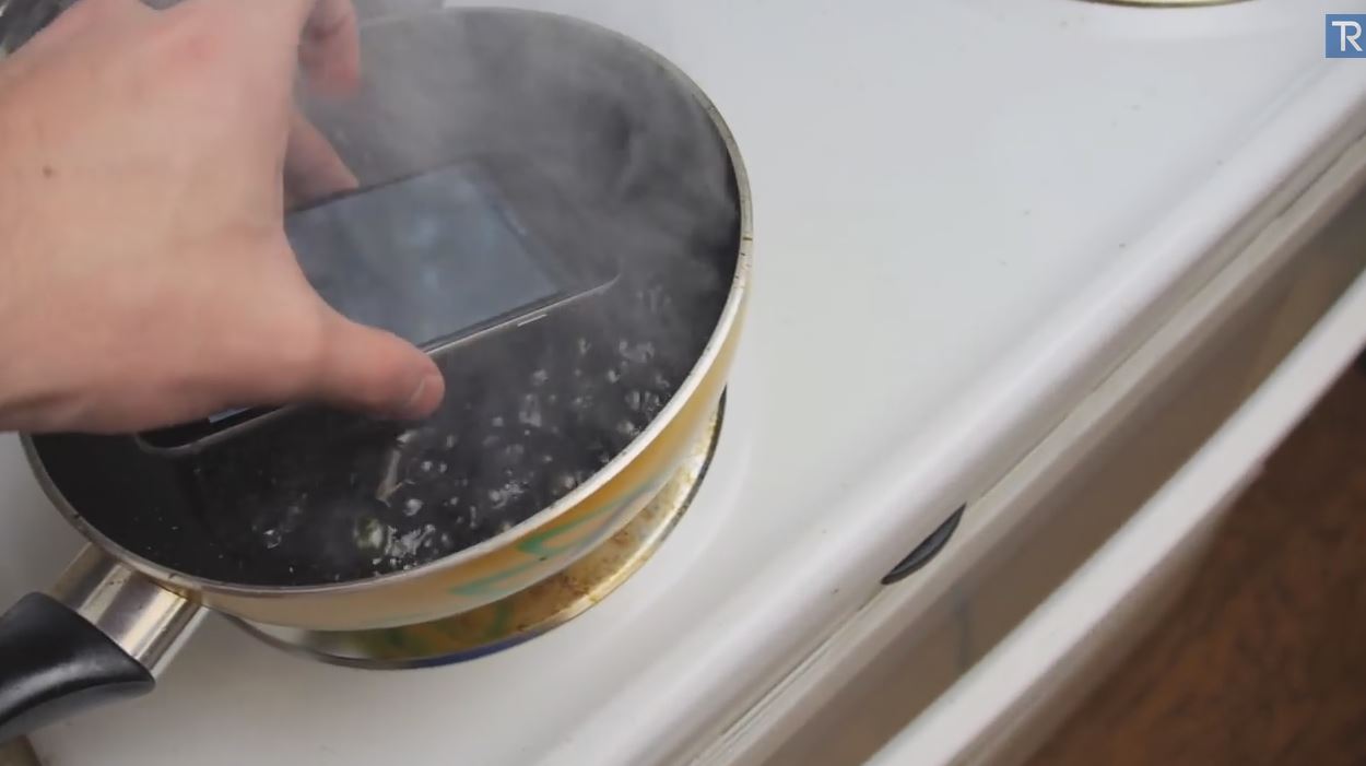 WATCH: Man boils his iPhone 6 in Coca-Cola | wtsp.com