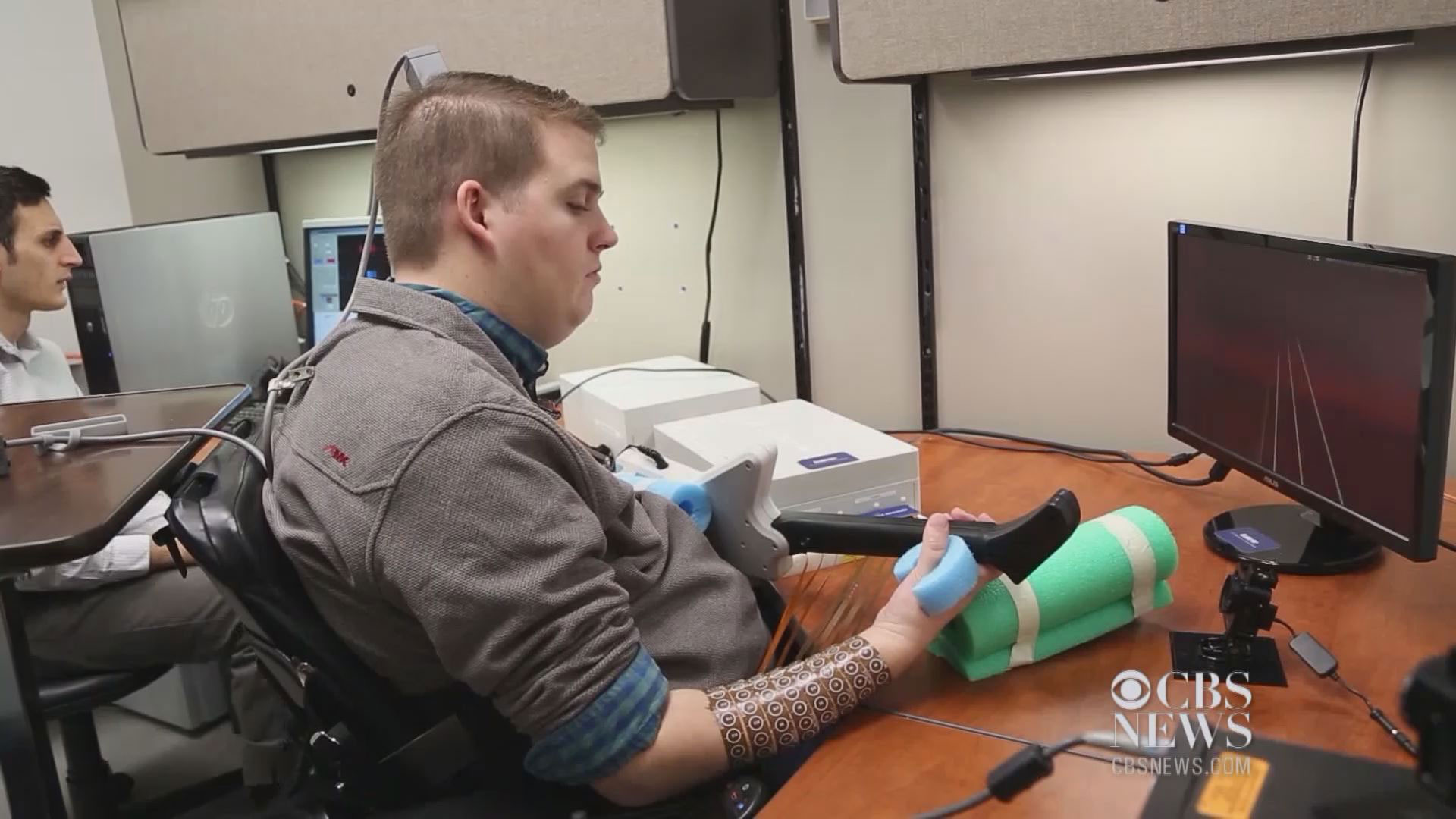 Computer chip in brain helps paralyzed man regain hand movement | wtsp.com