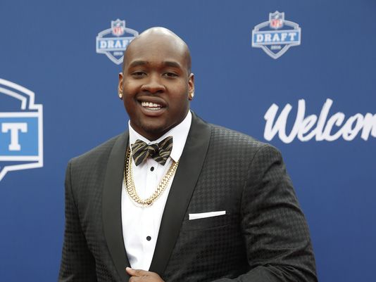 Video appears to show player, bong before NFL draft | wtsp.com