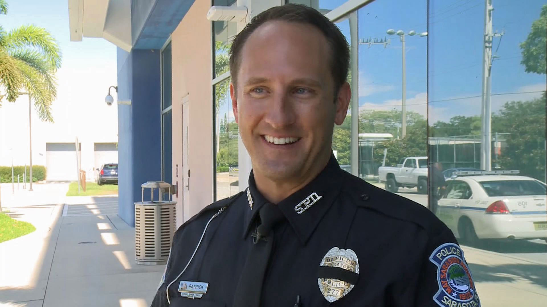 Stranger's hug leads to Fla. officer's message of unity | 13wmaz.com