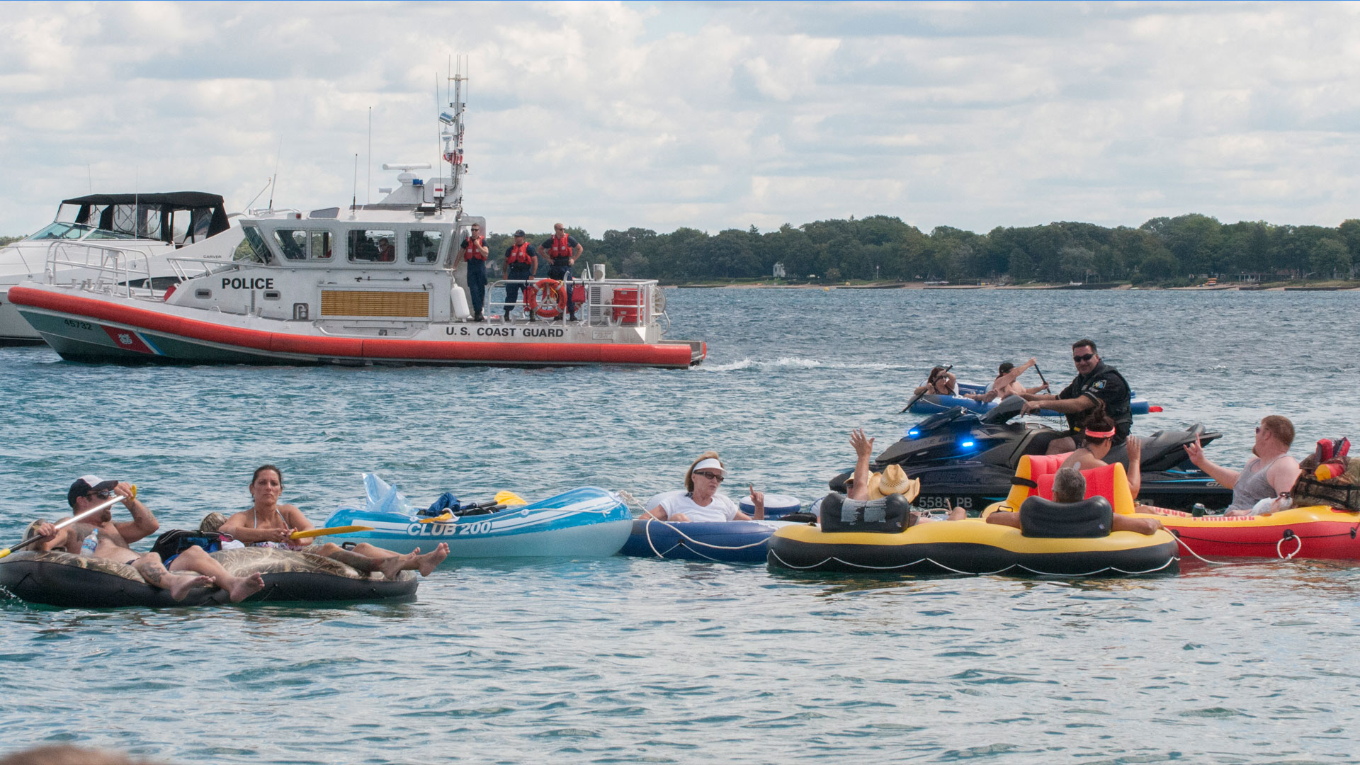 Nearly 1,500 people end up in Canada during Float Down party | wtsp.com