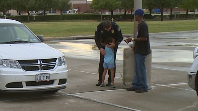 During traffic stop, officer calms girl afraid of police | wtsp.com