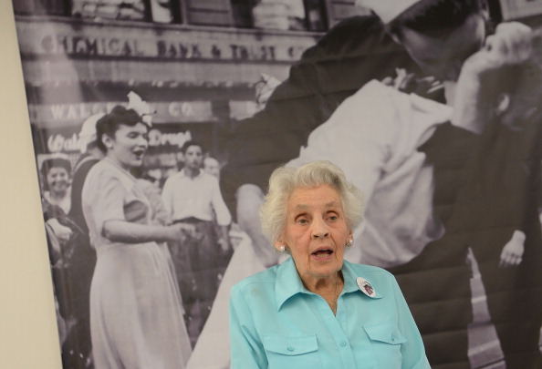 Greta Friedman, believed to be woman kissed in iconic V-J Day photo ...