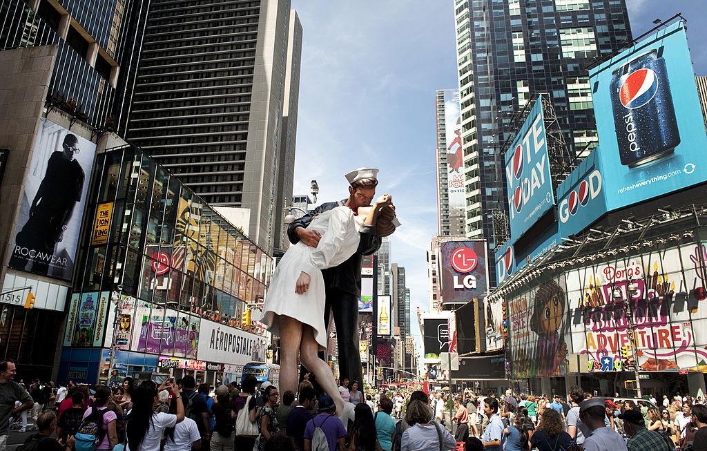 Greta Friedman, believed to be woman kissed in iconic V-J Day photo ...