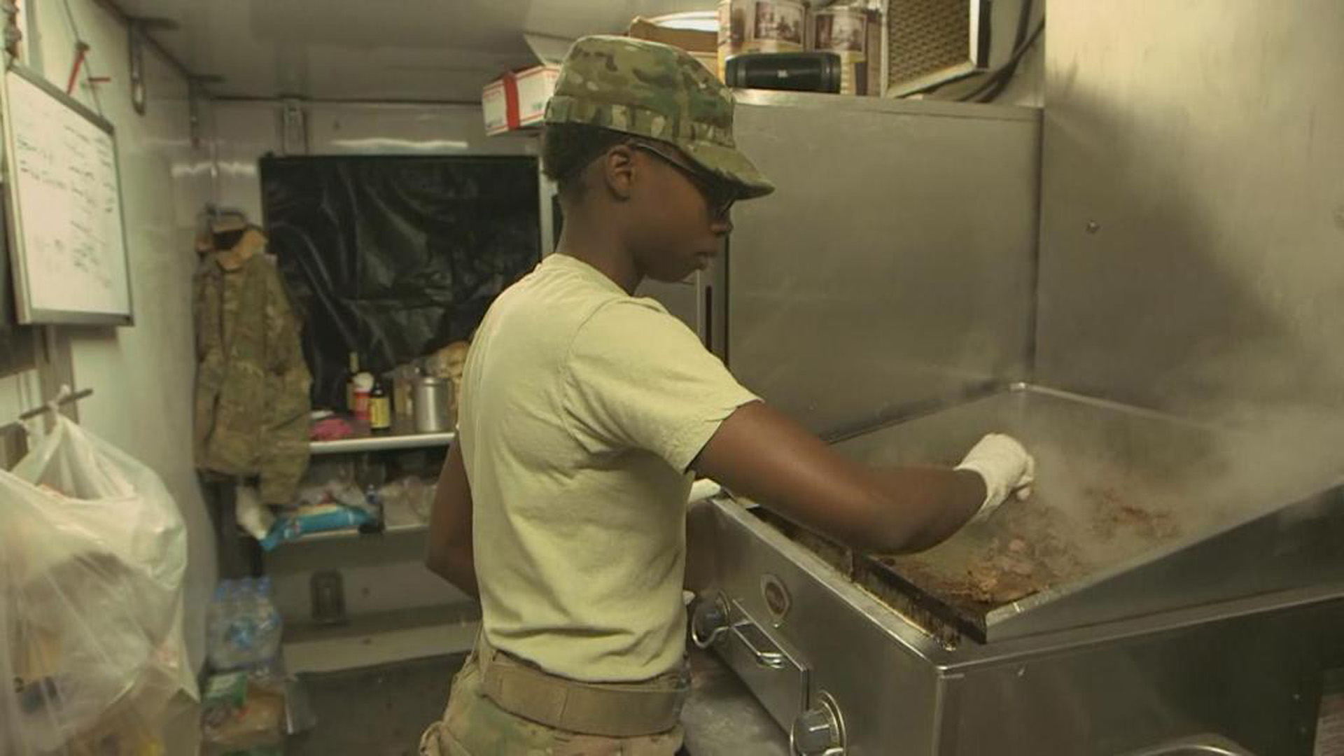 Troops celebrate Thanksgiving in Iraq | wtsp.com